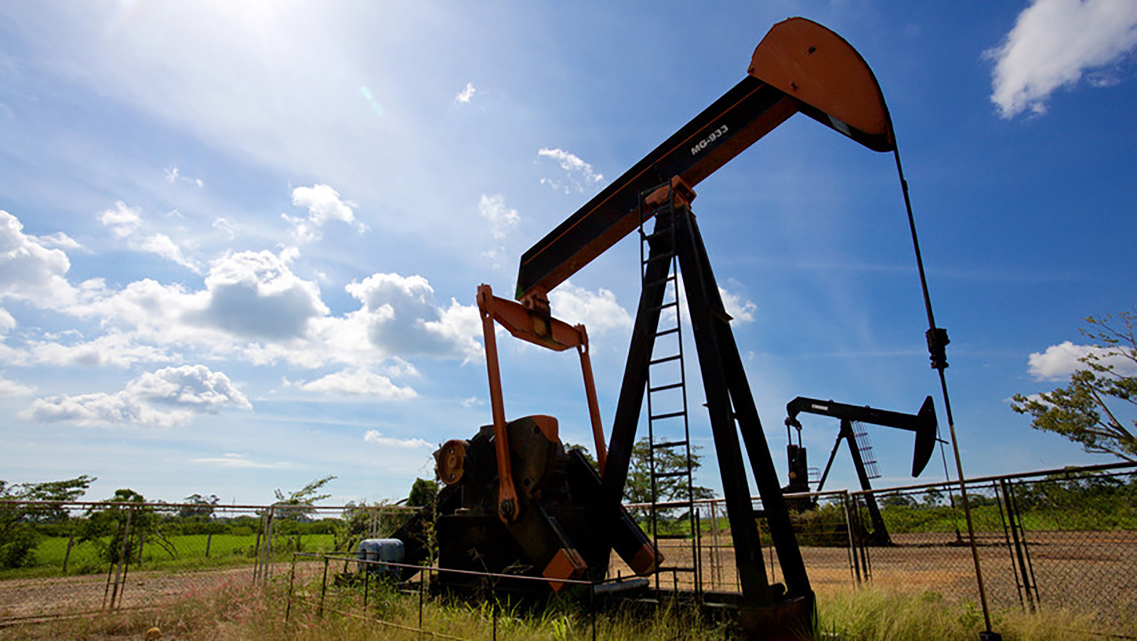 Venezuela produce un 2,2% más de crudo en marzo pese a rescisión de licencias a petroleras