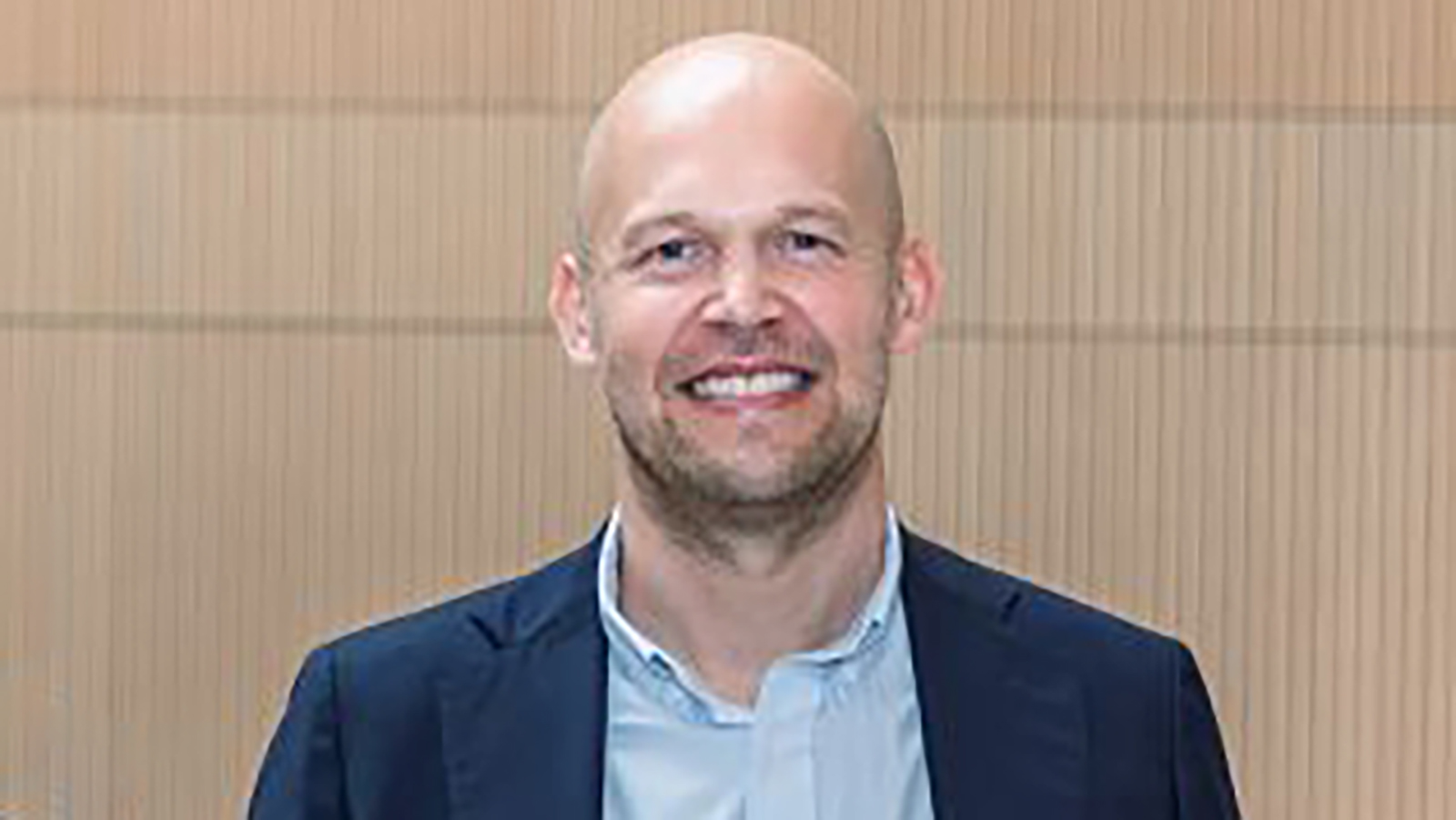 La danesa Orsted nombra consejero delegado a Rasmus Errboe tras la ...