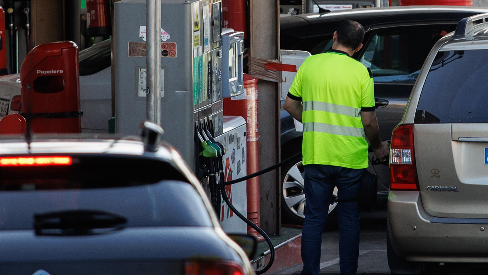Los carburantes suben hasta un 1,2% esta semana y el diésel toca ...