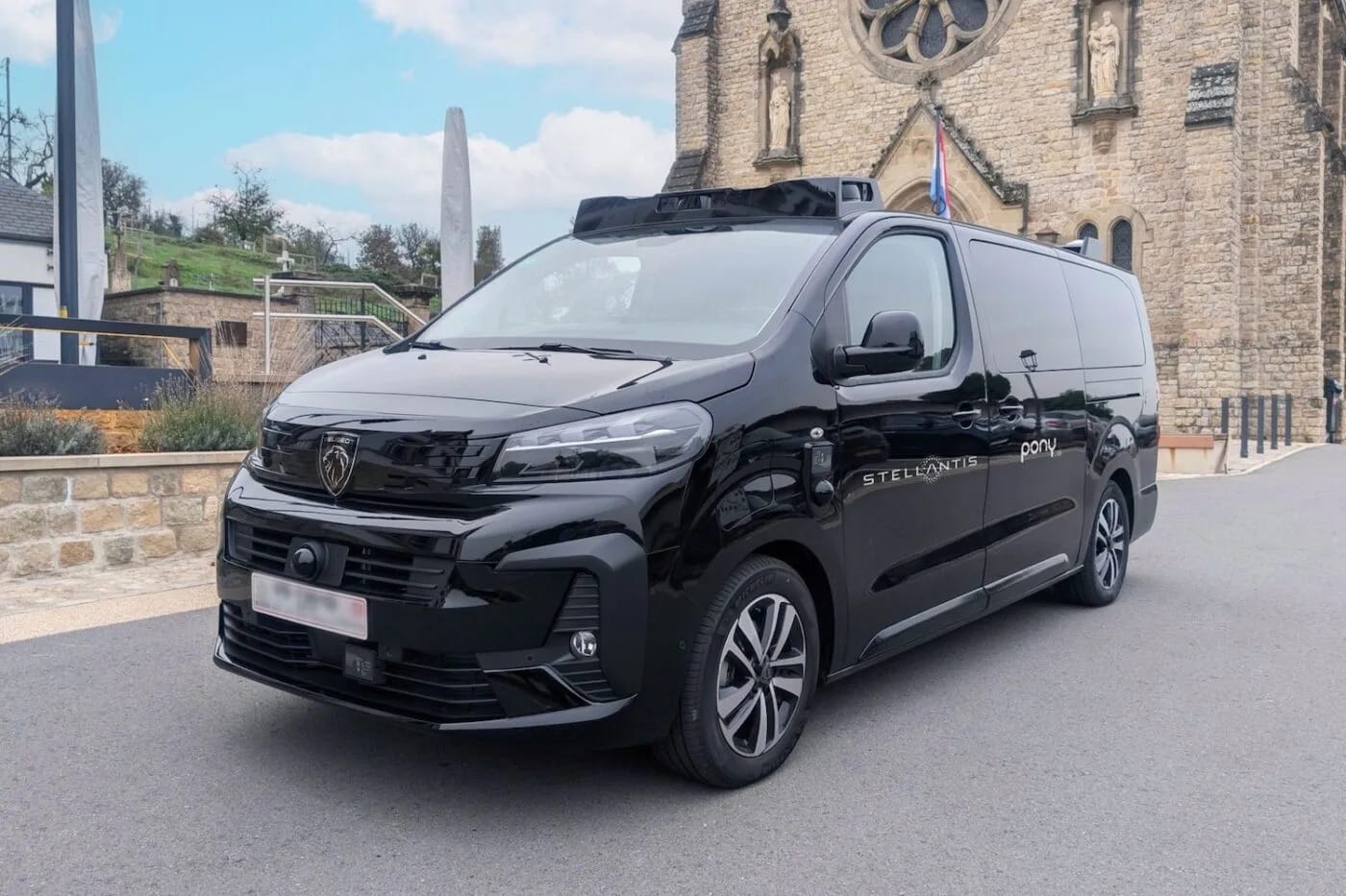 Stellantis y Pony.ai lanzan robotaxis en Europa