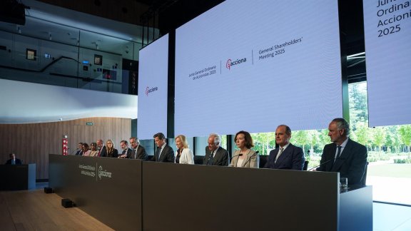 Acciona negocia la venta de 4.000 MW tras ingresar 1.300 millones de ...
